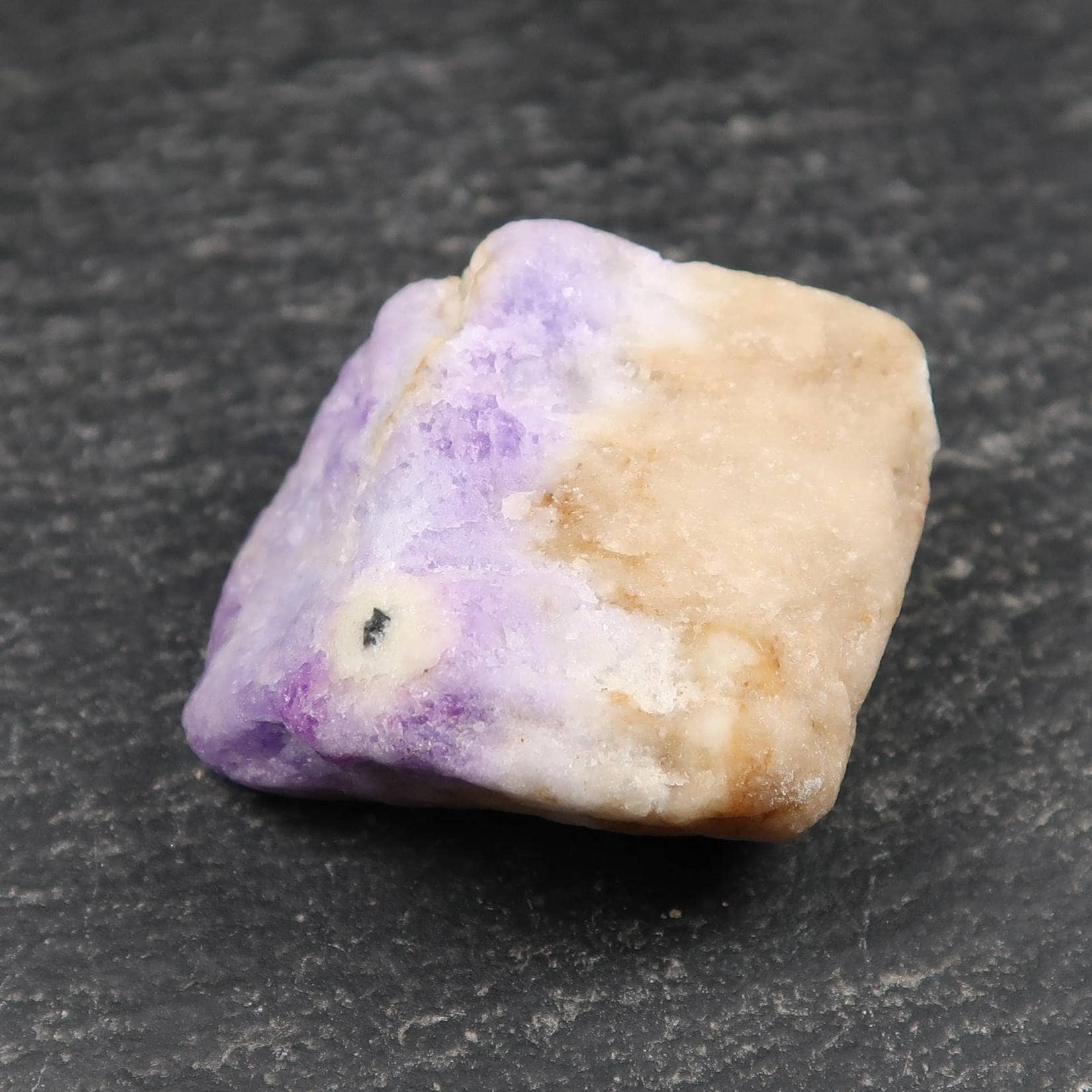 Hackmanite mineral specimens | Hackmanite Specimens for Sale UK